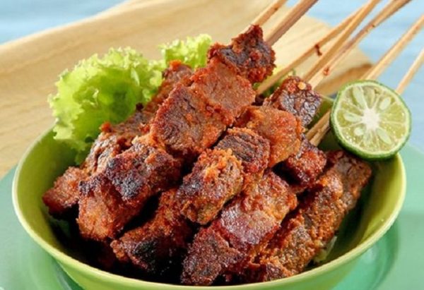22 Makanan Tradisi Masyarakat Bugis Asli (SEDAP Tak Terkata) – Saji.my